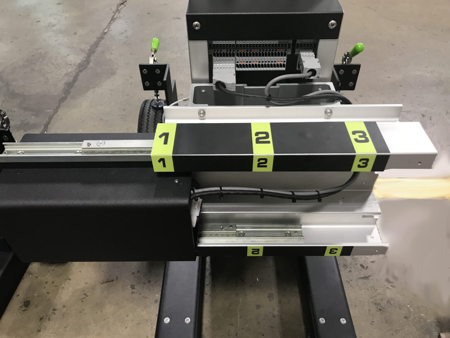 NARROW-AISLE REMOTE RACKING